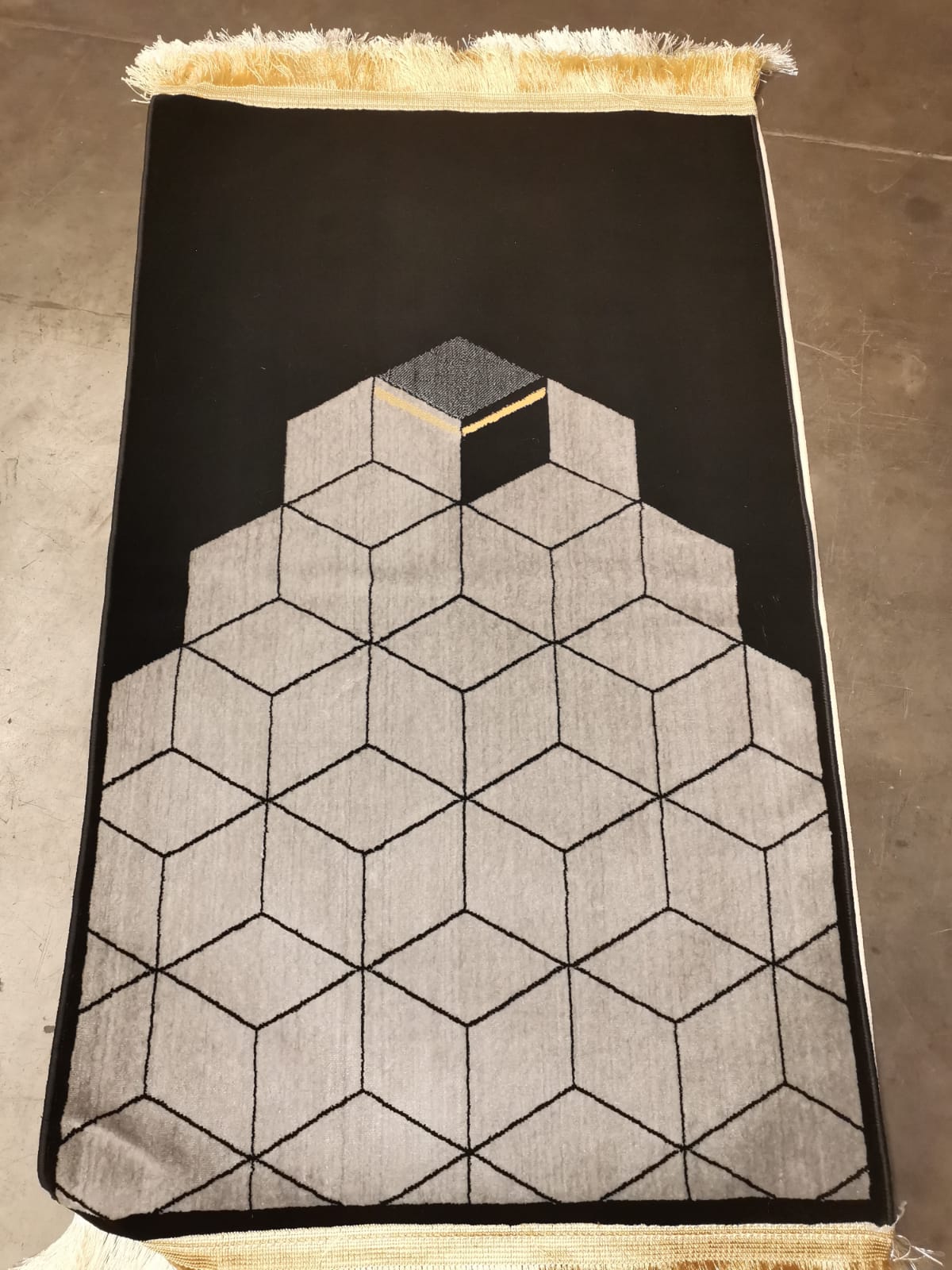 Geometric Pattern Musallah Black/Grey 70x110 (Madina Made) – Musallah.co.za